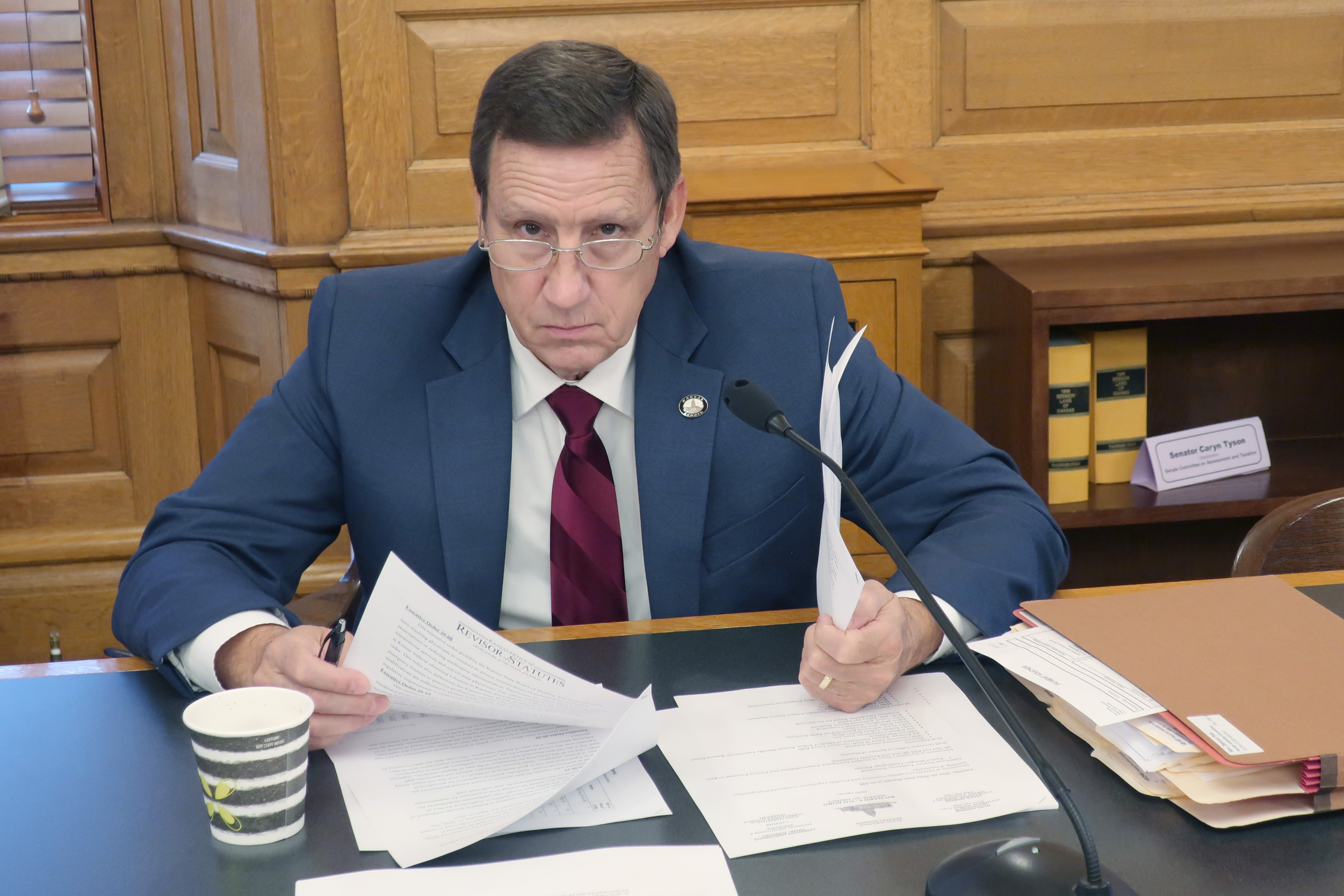 Conservative Kansas senator running for governor as an independent ...